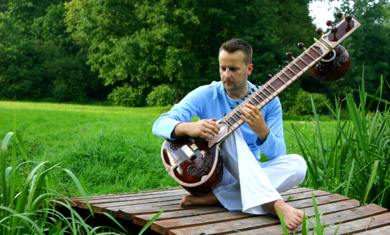 Sitar Symphony - Complete Guide to the Sitar - Ajivasan Music and Dance ...